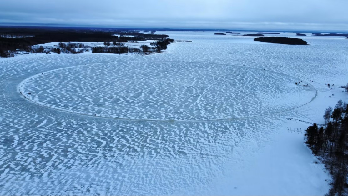 Finland again takes world ice carousel record - Euro Directions